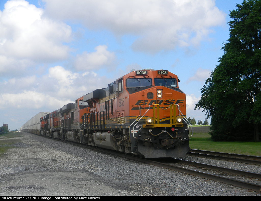 BNSF 6935